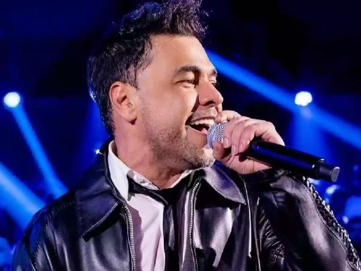 Zezé Di Camargo, o nosso Axl Rose, desafina e passa vergonha em shows ...